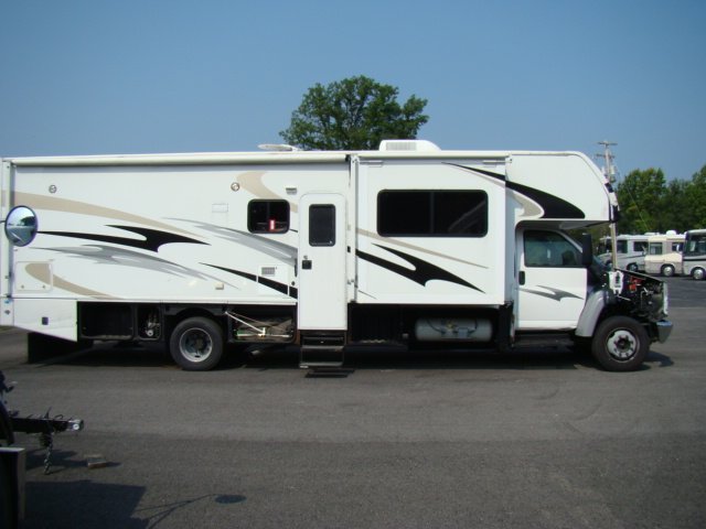 Salvage RV Parts 2007 FOUR WINDS FUN MOVER 34C 36FT 2-SLIDE TOY HAULER ...