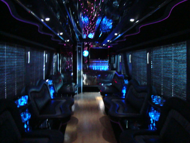 Salvage RV Parts 07 LIMO BUS 32-PASSENGER BY MOONLIGHT CONVERSIONS ...